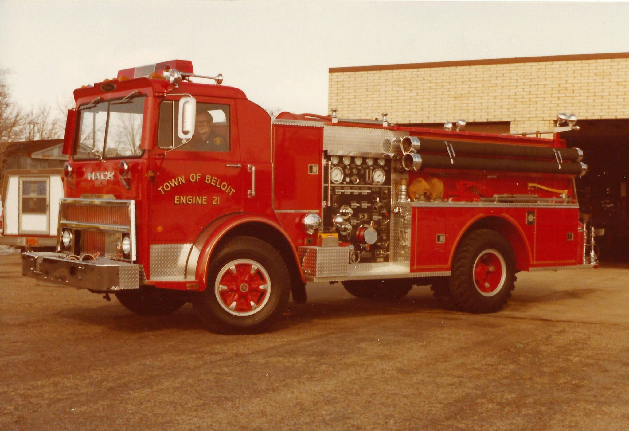 Trash Macks – For the appreciation of Mack MB, MC and MR model fire trucks.